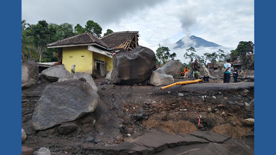 Volcano eruption forces the rescue of more than 170 climbers on ...