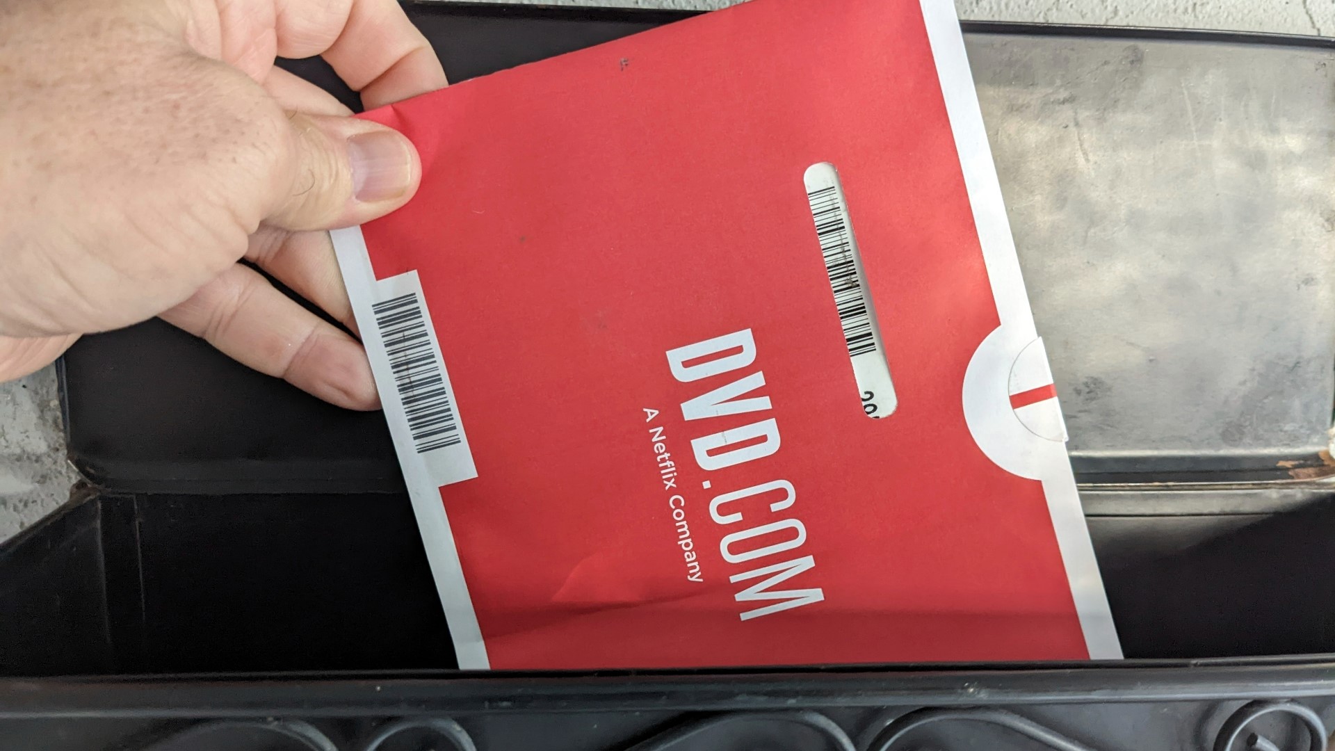 Netflix ending its DVD by-mail service | wkyc.com