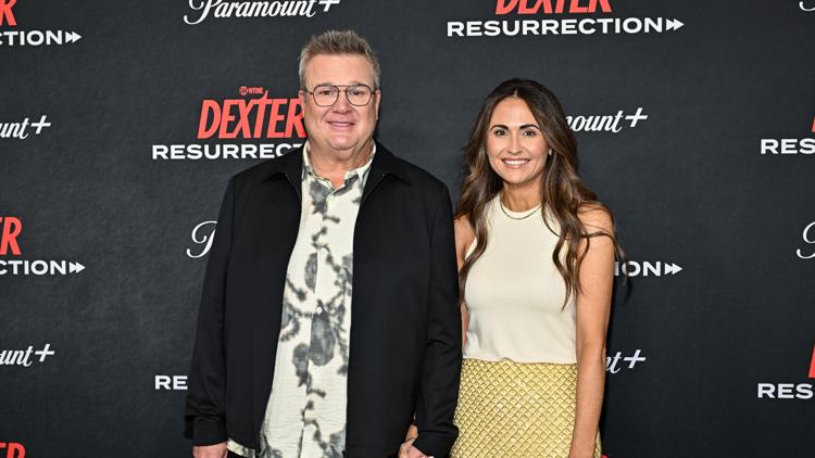 Eric Stonestreet, Lindsay Schweitzer are officially married, actor reveals | wkyc.com