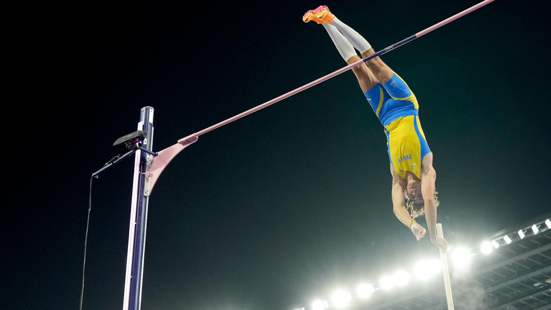 Mondo Duplantis breaks world record again in Olympic pole vault | wkyc.com
