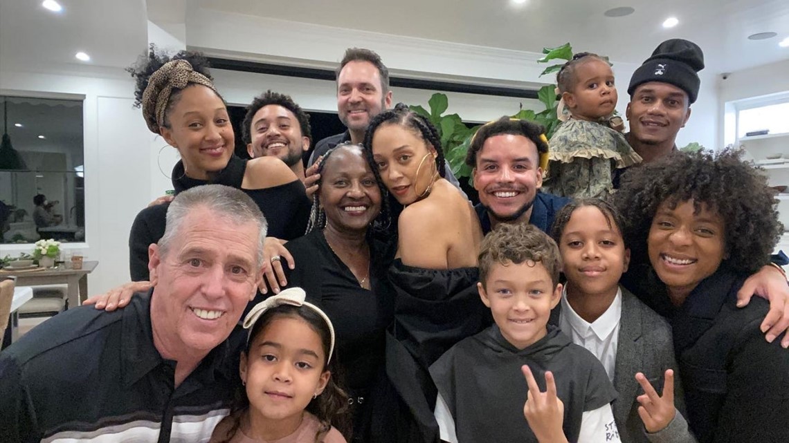 Tia and Tamera Mowry Unite Their Entire Family For the 'Best ...