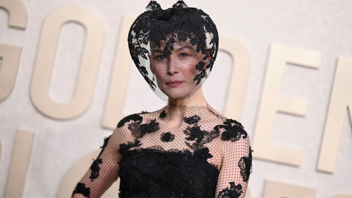 The Reason Behind 'Saltburn' Star Rosamund Pike's Bold Golden Globes ...
