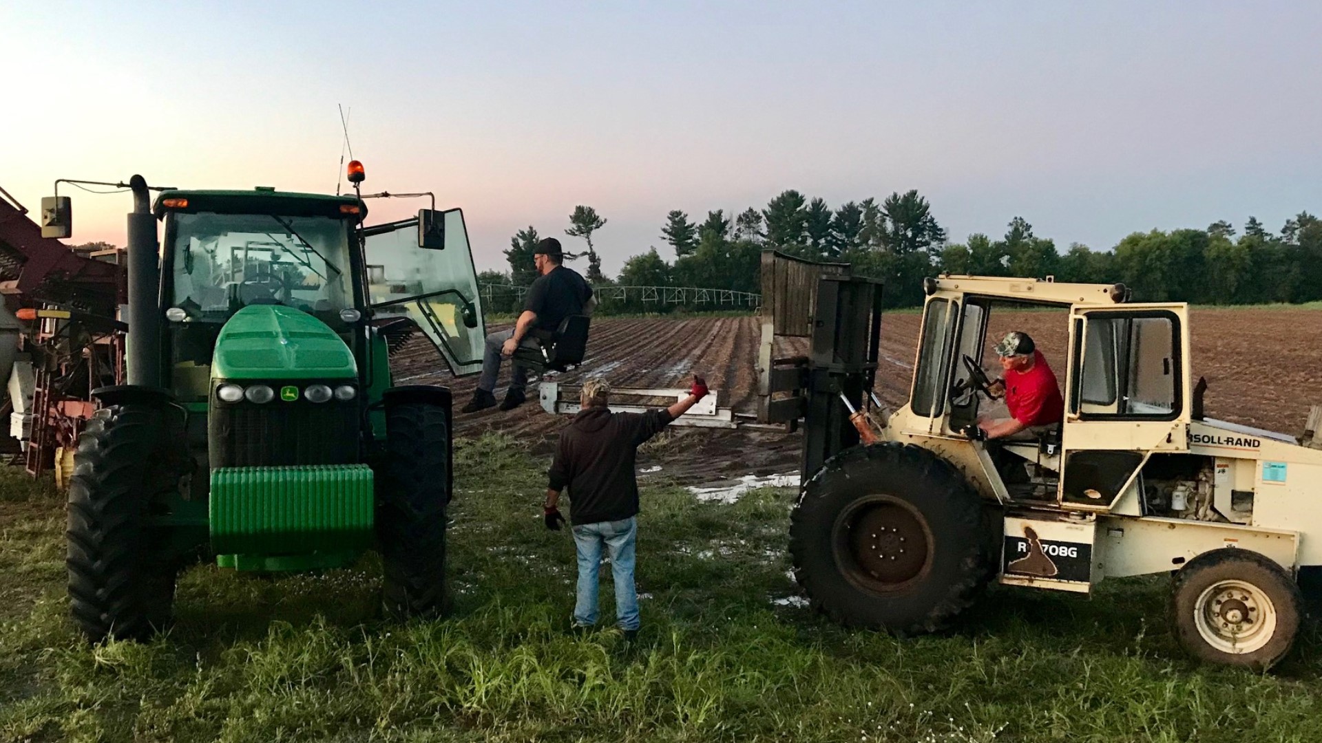 Paralyzed farmer is back on tractor for harvest | wkyc.com