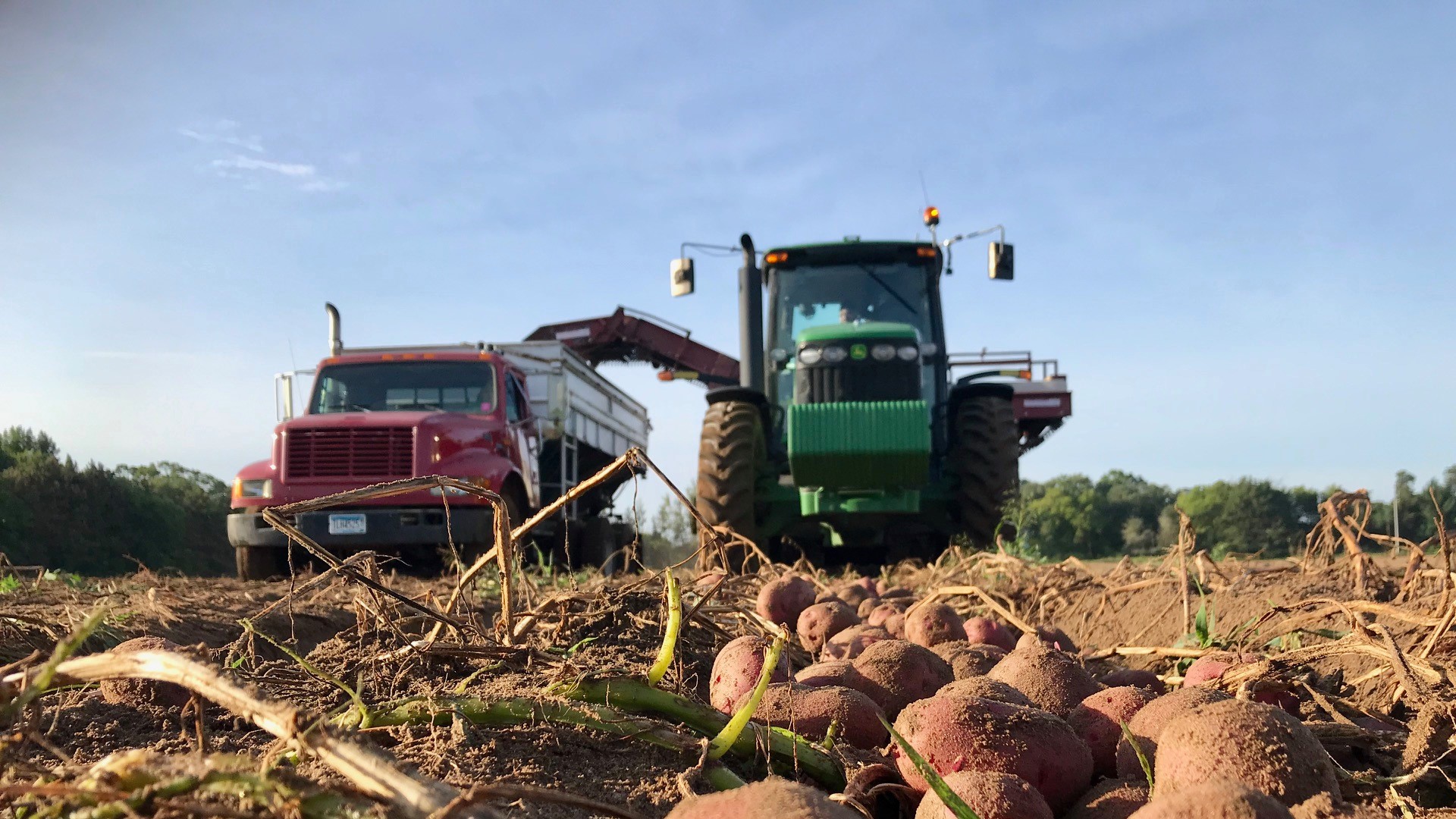 Paralyzed farmer is back on tractor for harvest | wkyc.com