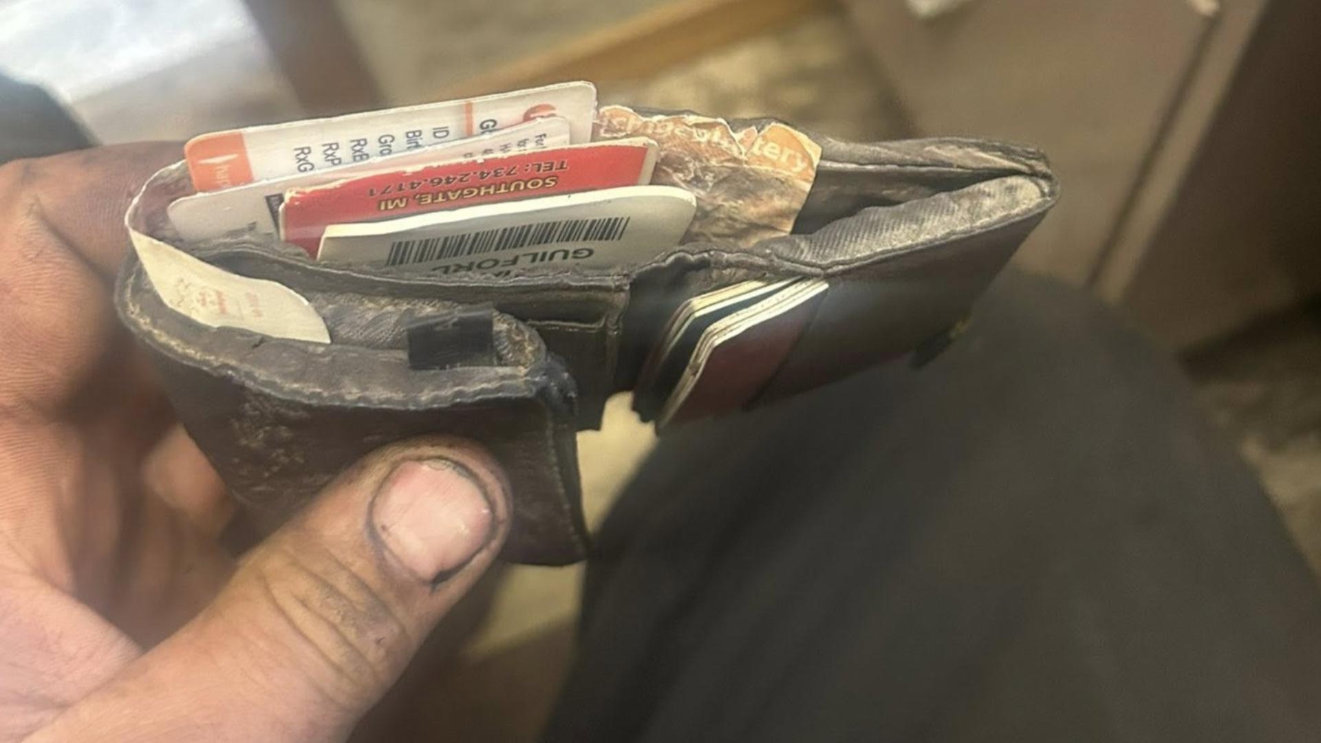 Mechanic finds wallet in a Ford lost by assembly worker 11 years ago ...