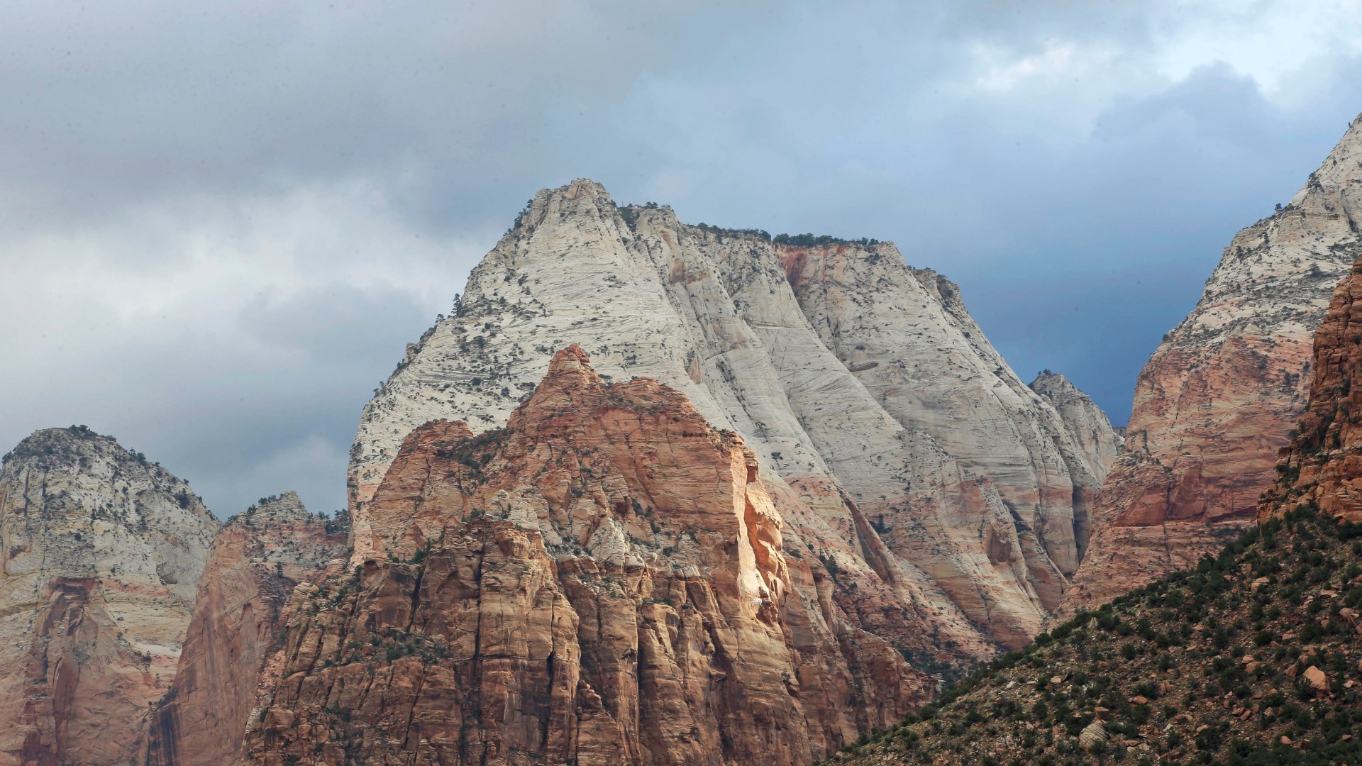Arizona hiker missing in Utah following monsoon floods | wkyc.com