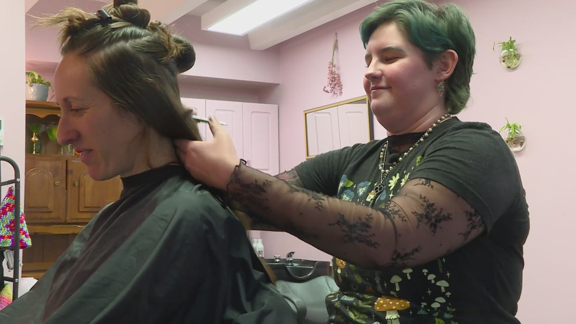 Hairstylist opens safe-space salon with gender-affirming haircuts ...