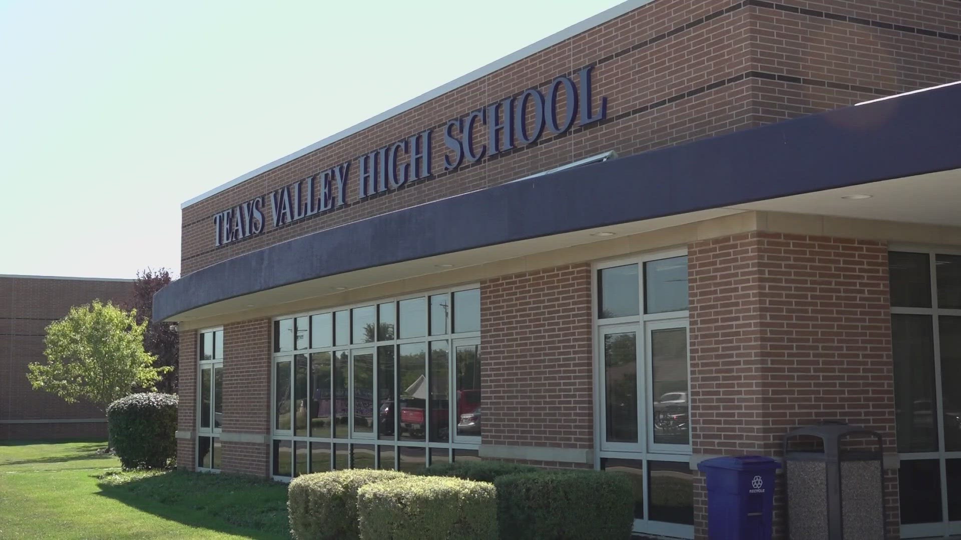 Teays Valley community supports student who's father died | wkyc.com