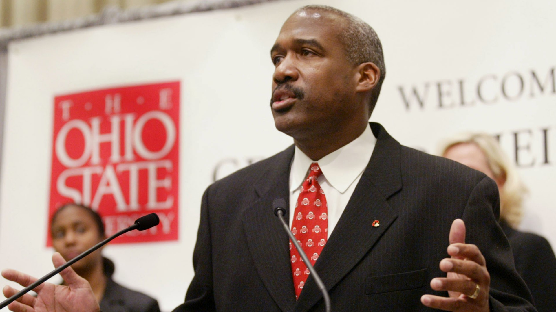 Ohio State athletic director Gene Smith to retire in 2024 | wkyc.com
