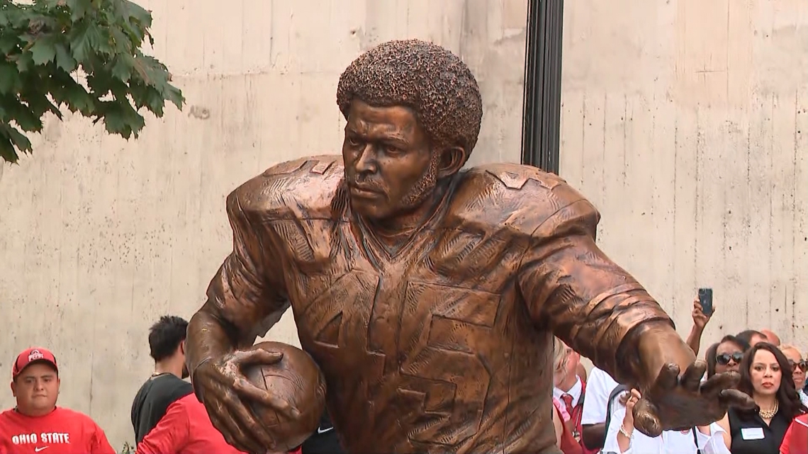 Archie Griffin's statue at Ohio State unveiled | wkyc.com