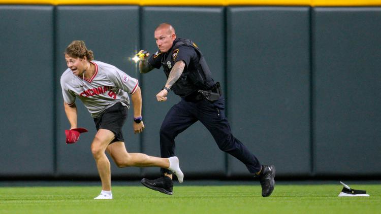 Cincinnati Reds fan runs onto field, gets Tased and arrested | wkyc.com