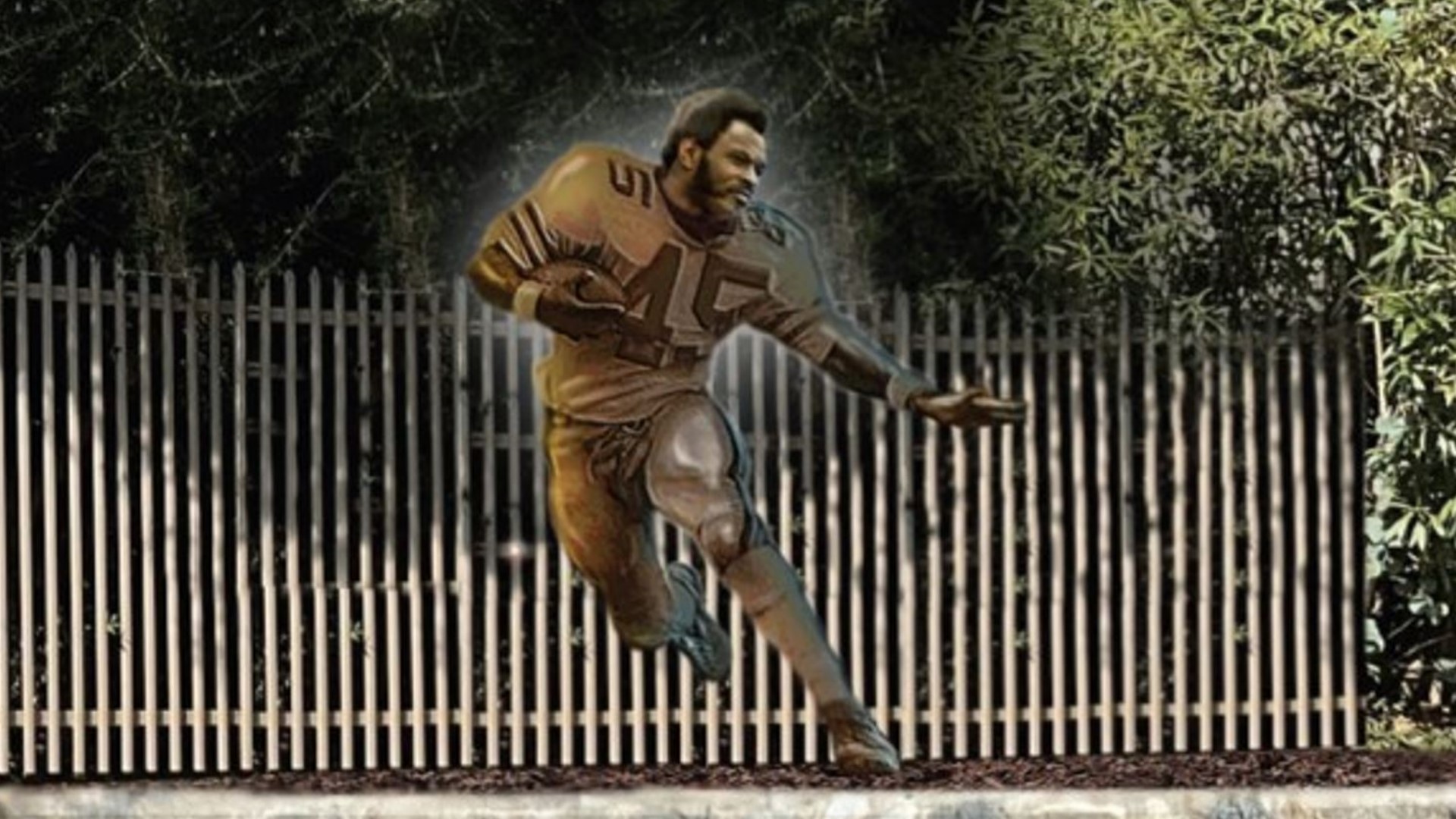 Rose Bowl Stadium honoring Archie Griffin with statue | wkyc.com