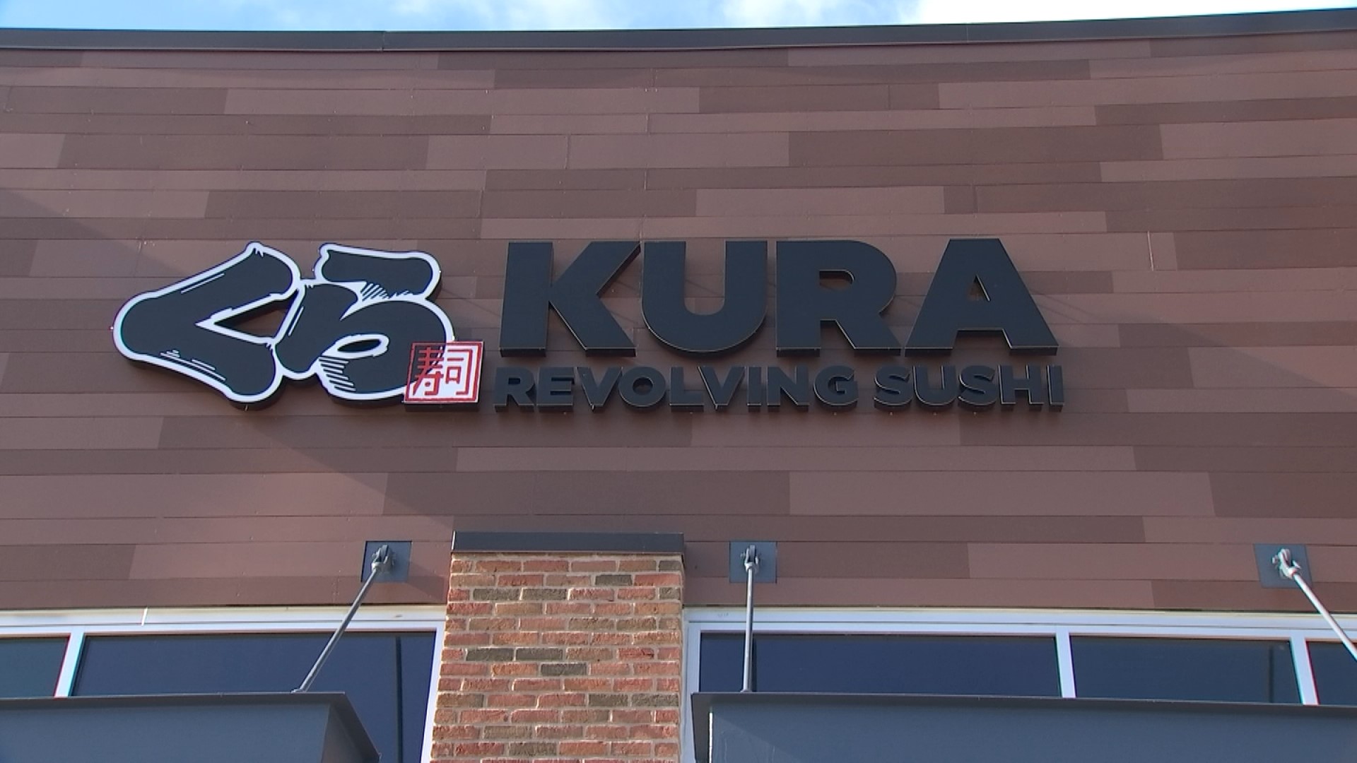 New revolving sushi bar opens in Polaris | wkyc.com