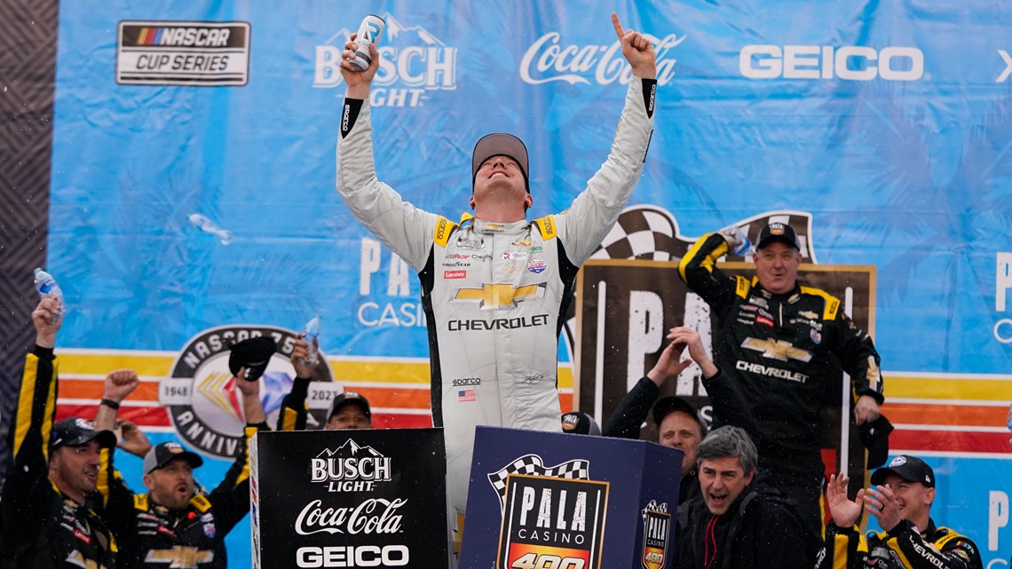 Kyle Busch wins at Fontana, final race at 2-mile track | NASCAR | wkyc.com