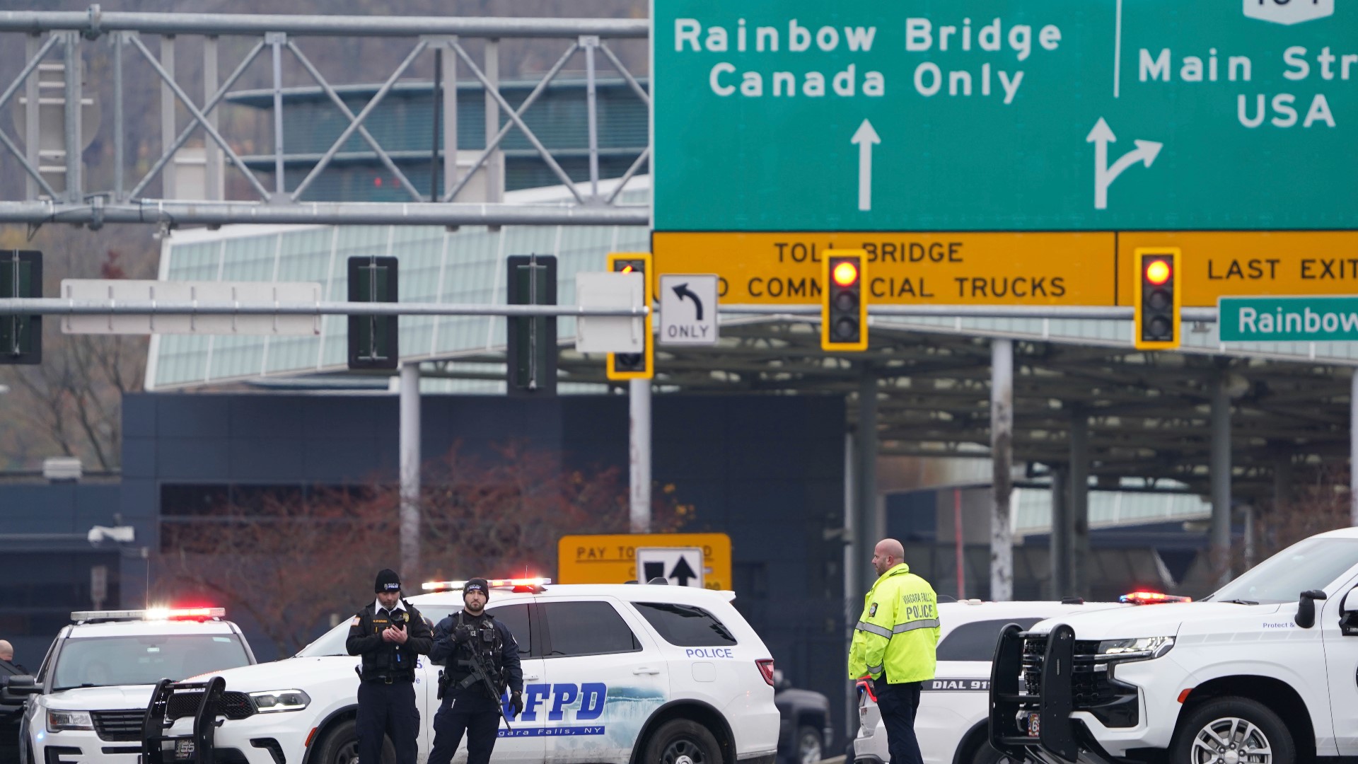 Explosion closes Rainbow Bridge between US and Canada | wkyc.com