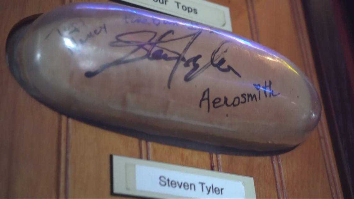 The story behind Tony Packo's and their famous autographed hot dog buns ...