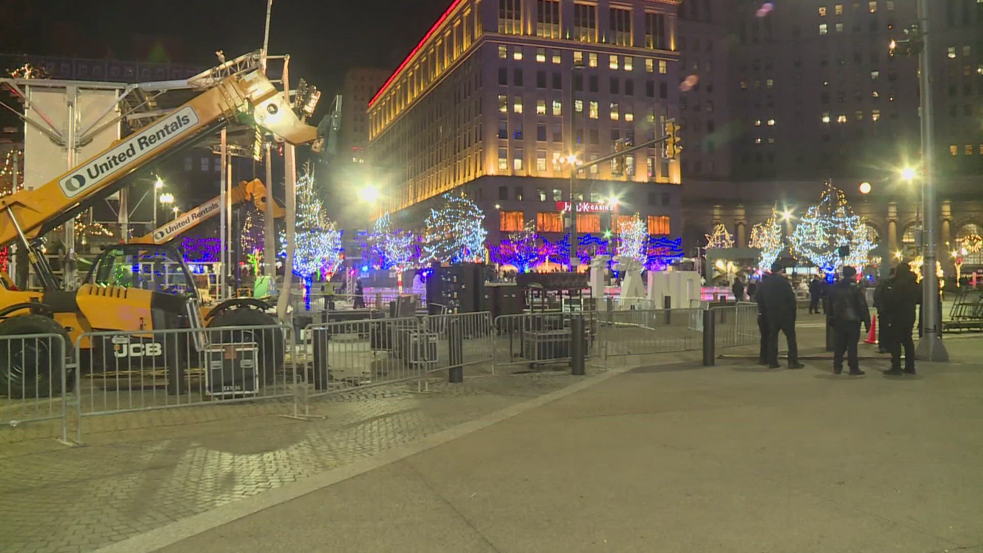 John Gibson makes 24 saves as surging Red Wings beat slumping Jets, 2-1 ...