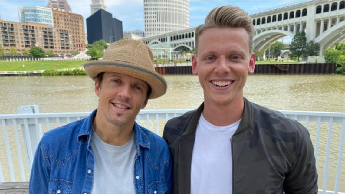 Austin Love goes one-on-one with Grammy winner Jason Mraz | wkyc.com