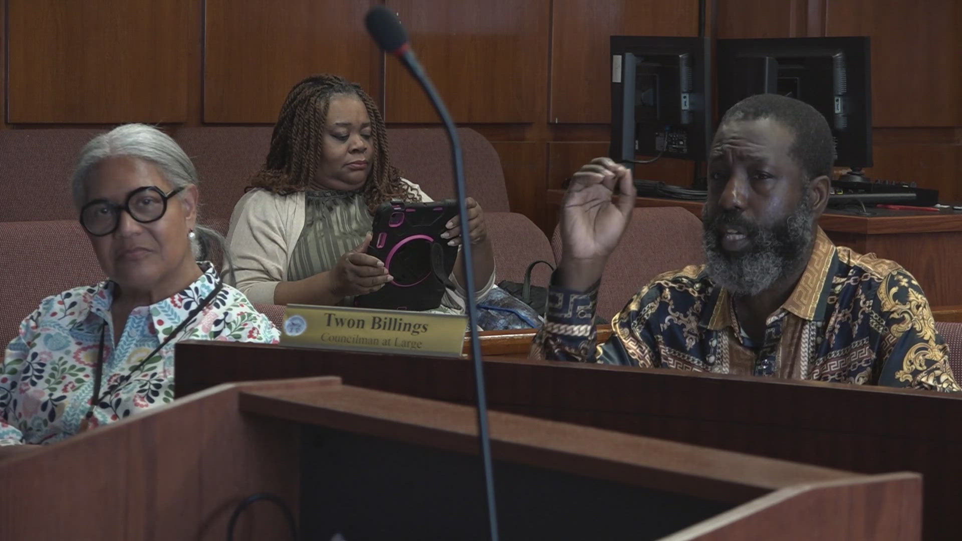 British guide breaks Everest ascent record | wkyc.com