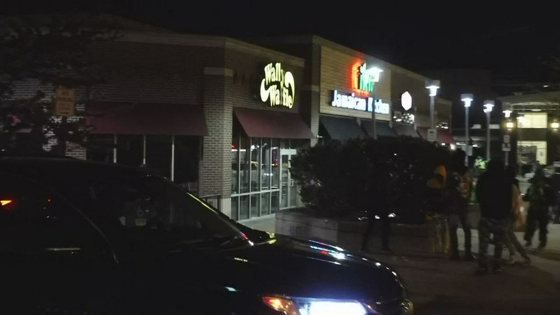 VIDEO | Demonstrators break window in downtown Akron during Jayland ...