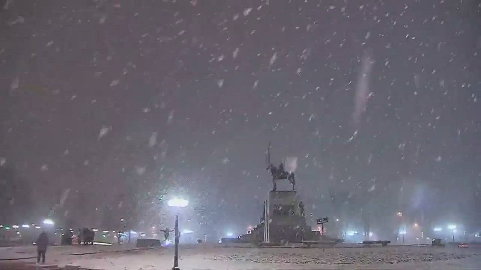 Biggest snowfall in decades blankets Chile's capital | wkyc.com