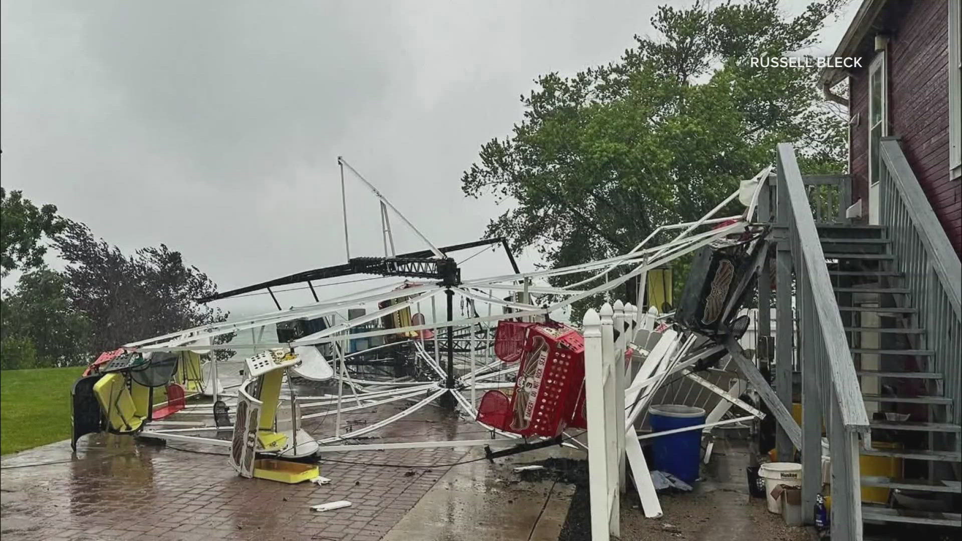 Ferris wheel at Old Firehouse Winery in Geneva-On-The-Lake falls over ...