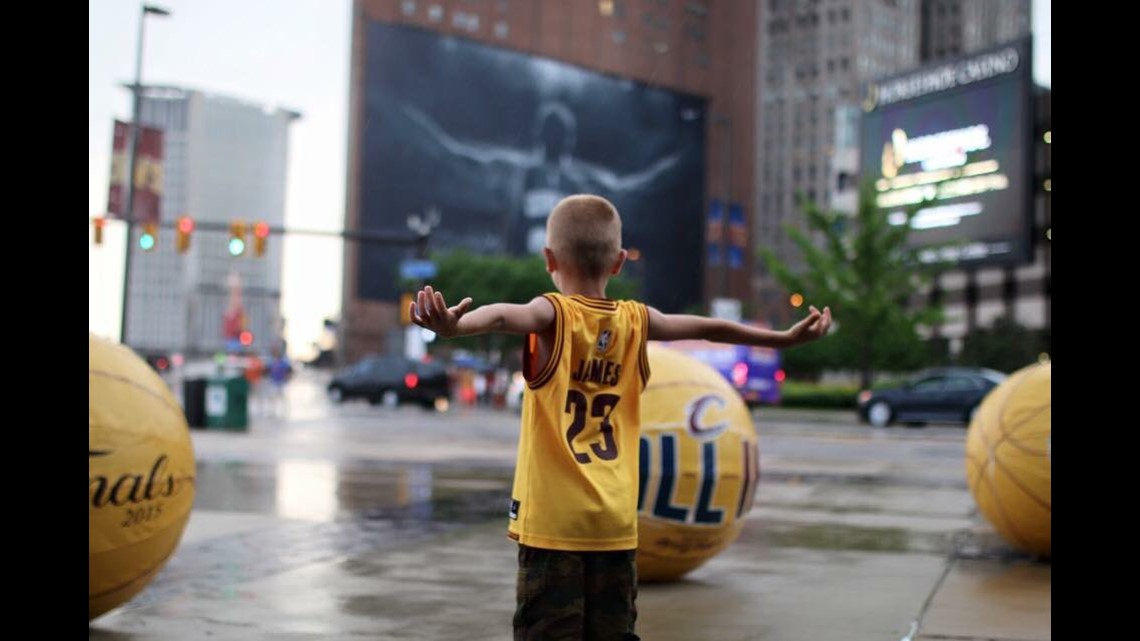 PHOTOS | LeBron James banner selfies | wkyc.com