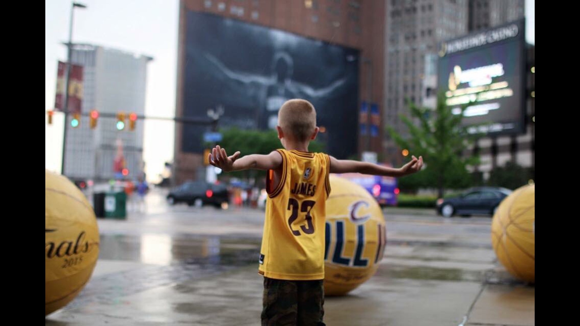 Will the LeBron James banner stay up in downtown Cleveland? | wkyc.com