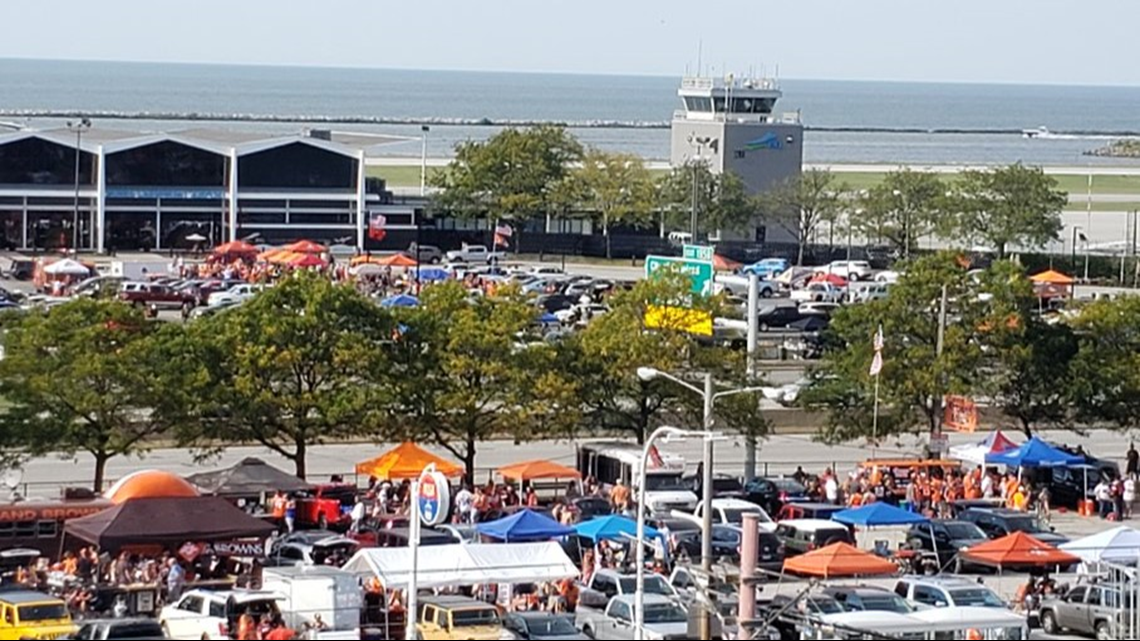 Cleveland Browns fans tailgate for Sunday Night Football game | wkyc.com