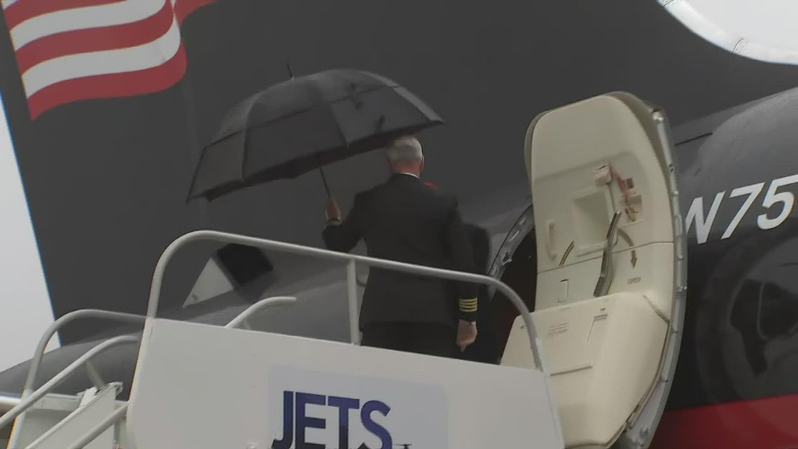 Former President Donald Trump arrives in East Palestine following train ...