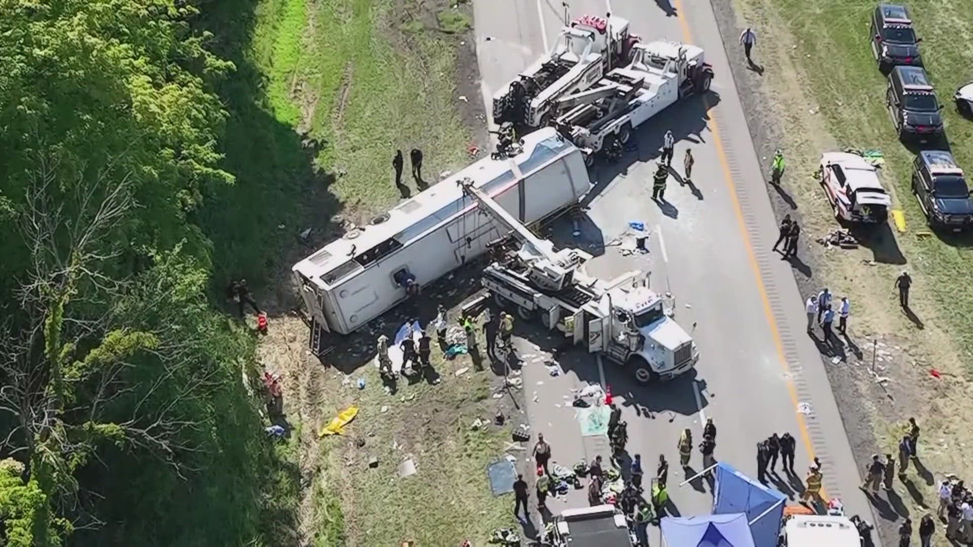 Fatal tour bus crash near Buffalo leaves 5 dead | wkyc.com