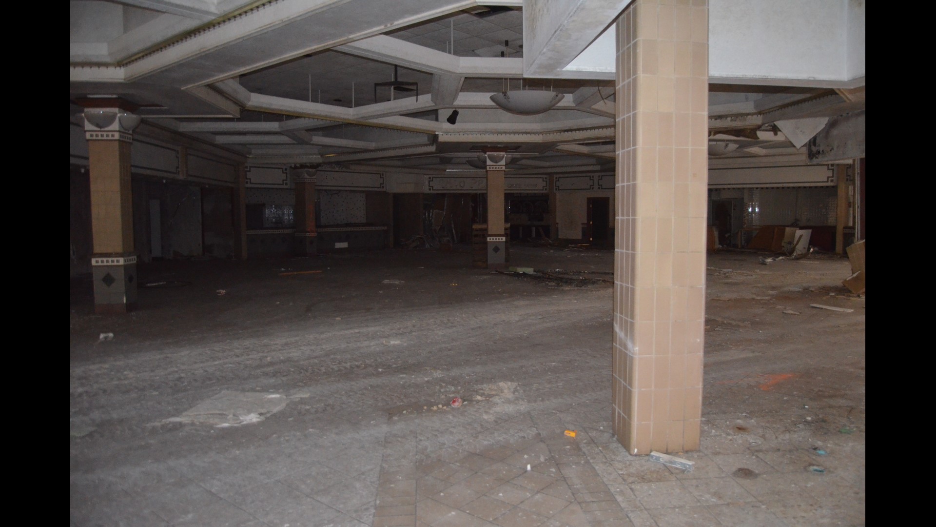 EXCLUSIVE | Video: Walk through Rolling Acres Mall one final time ...