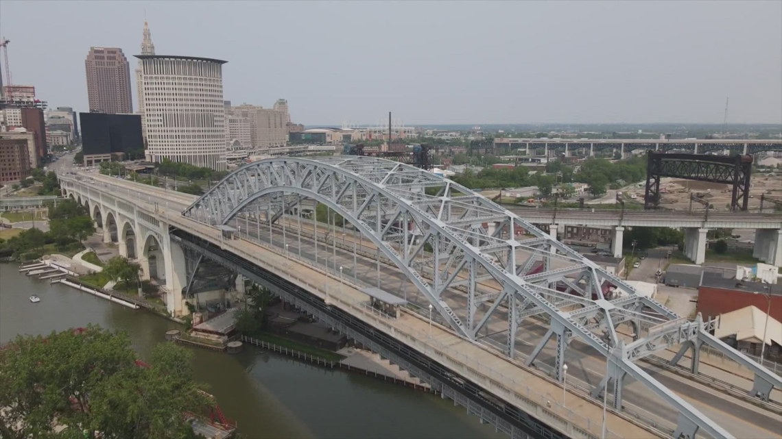 Cleveland's historic Veterans Memorial Bridge opens to public on ...