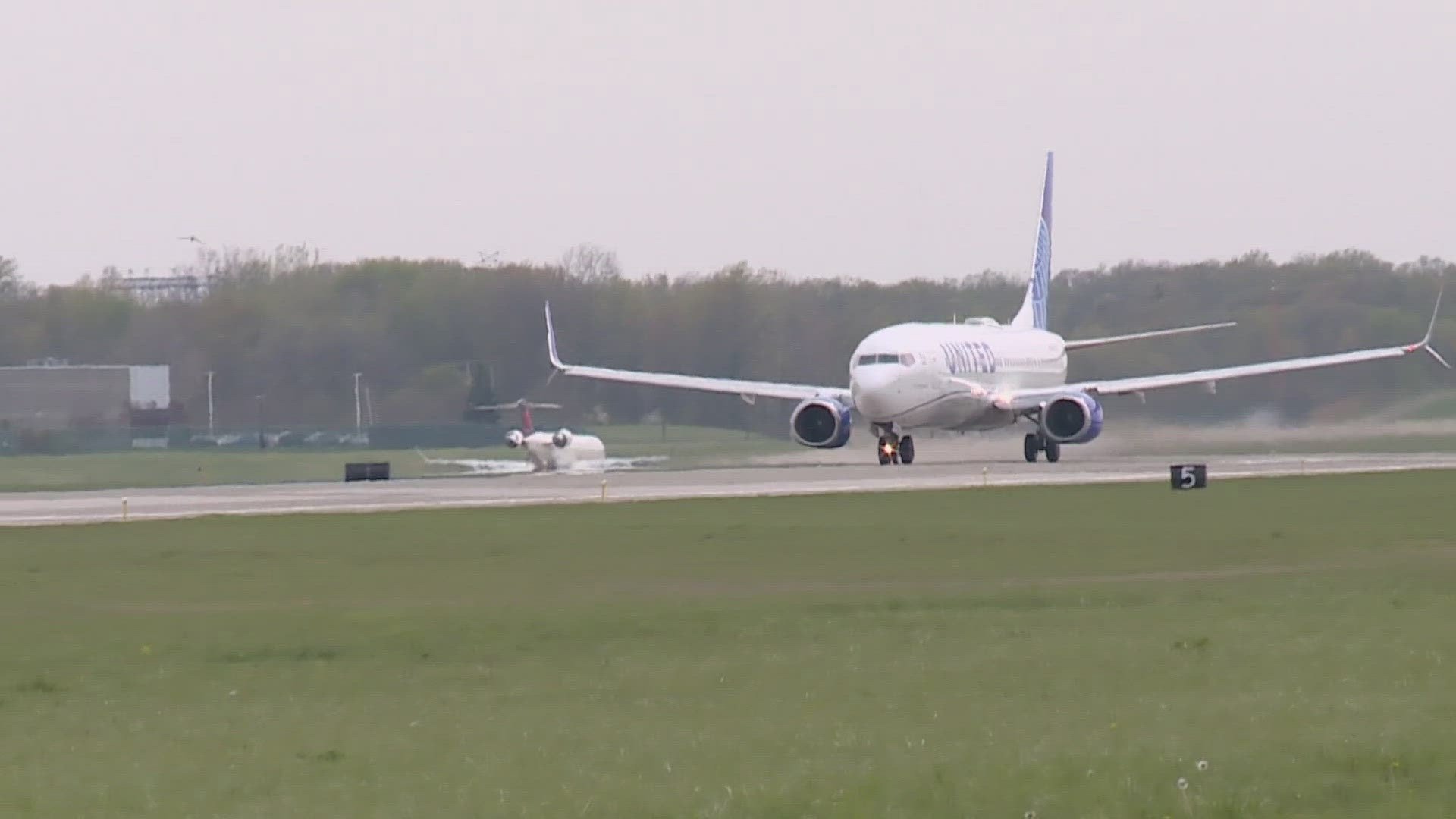 'Detrimental effect': Northeast Ohio air traffic controllers strain ...