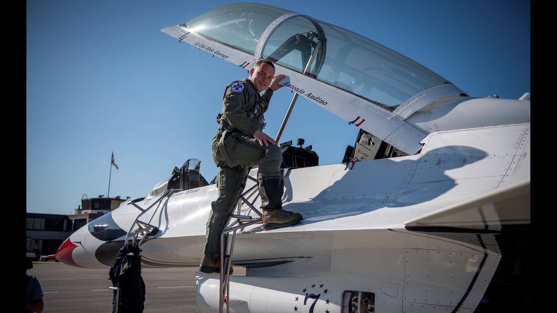 Cleveland police officer and barber flies with Air Force Thunderbirds ...