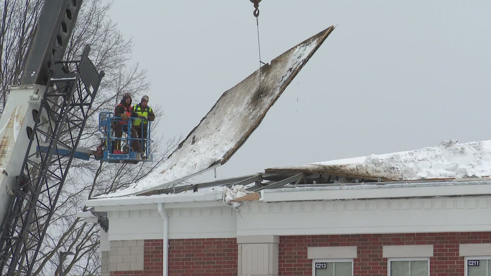 Roof Collapse at Lakeside High forces students to adapt to new ...