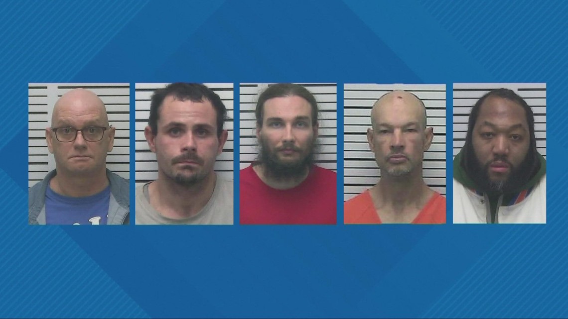 US Marshals searching for 4 escaped inmates believed to be traveling to ...