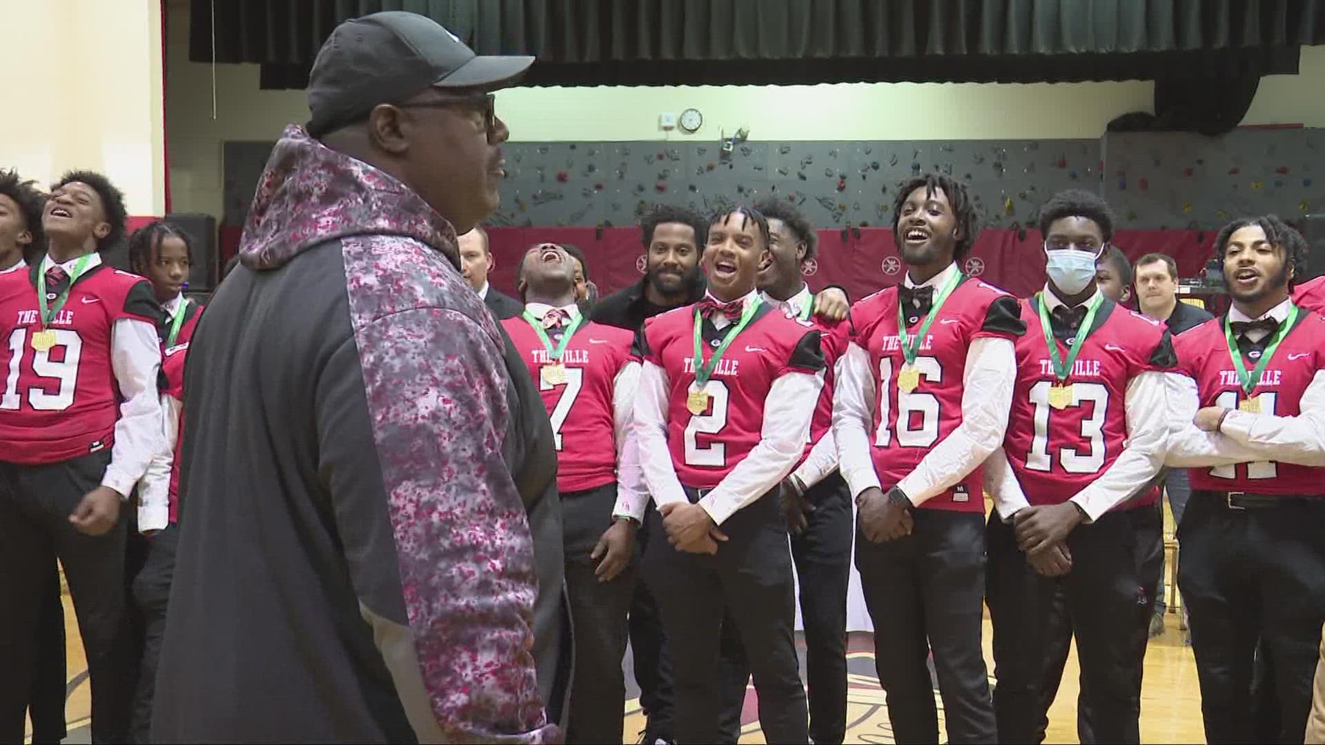 Glenville's high school football team celebrates first-ever state ...