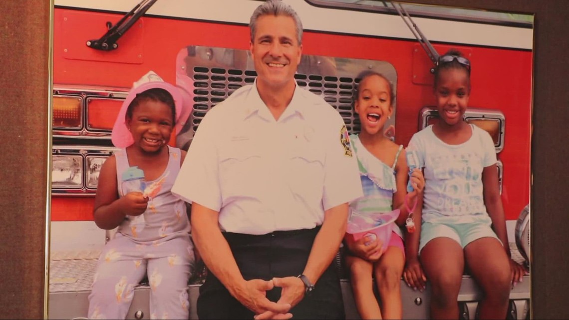 VERIFY | Should you dial 112 when you are pulled over by unmarked ...