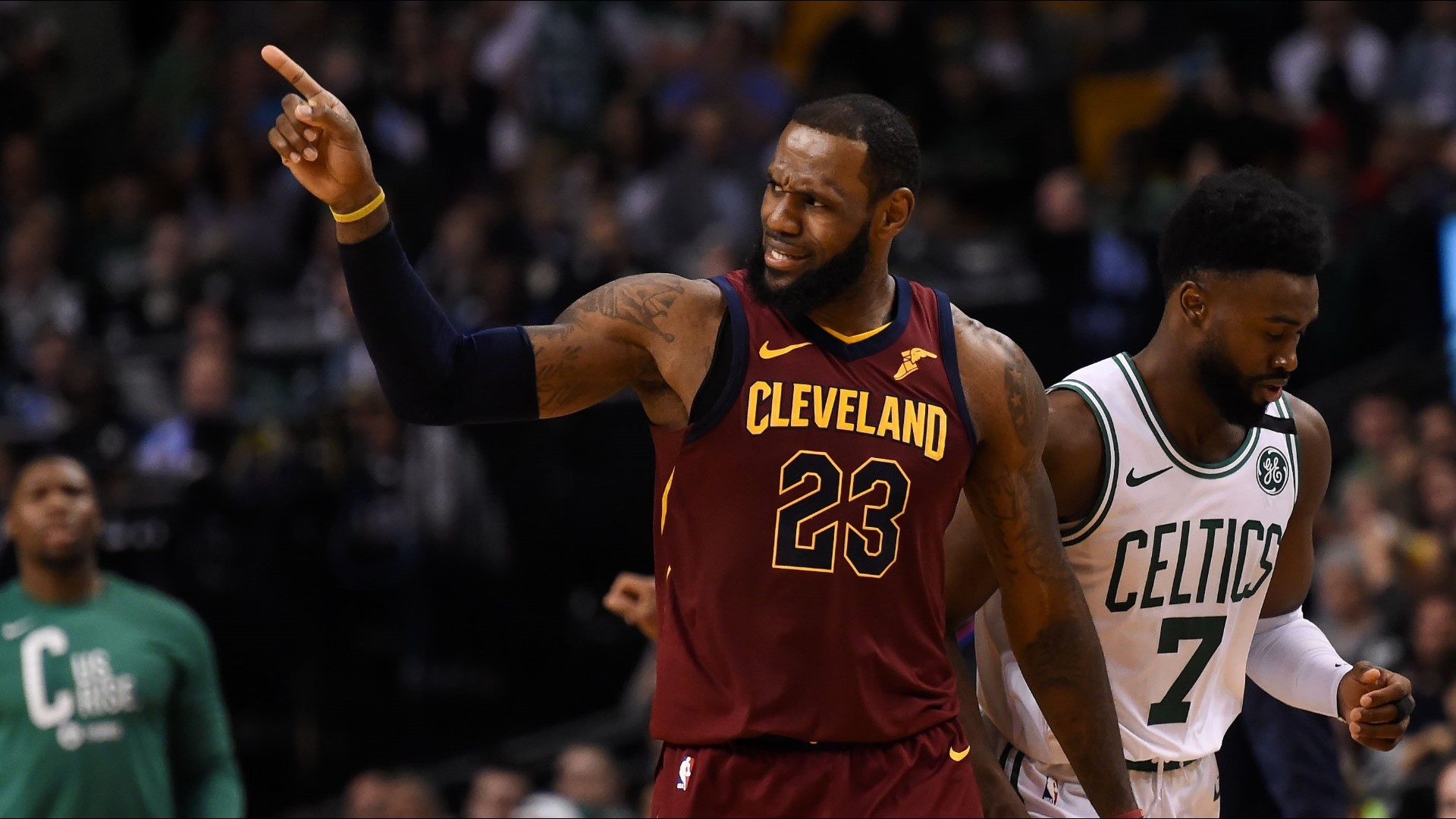 WATCH | LeBron James throws down 2-handed reverse dunk after crazy pass ...