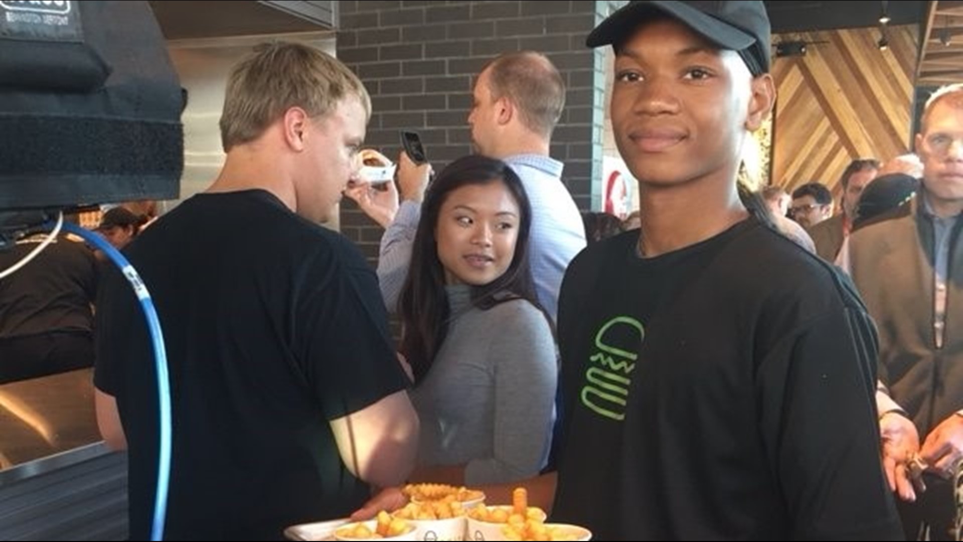 Finally! Shake Shack opens first Ohio restaurant | wkyc.com