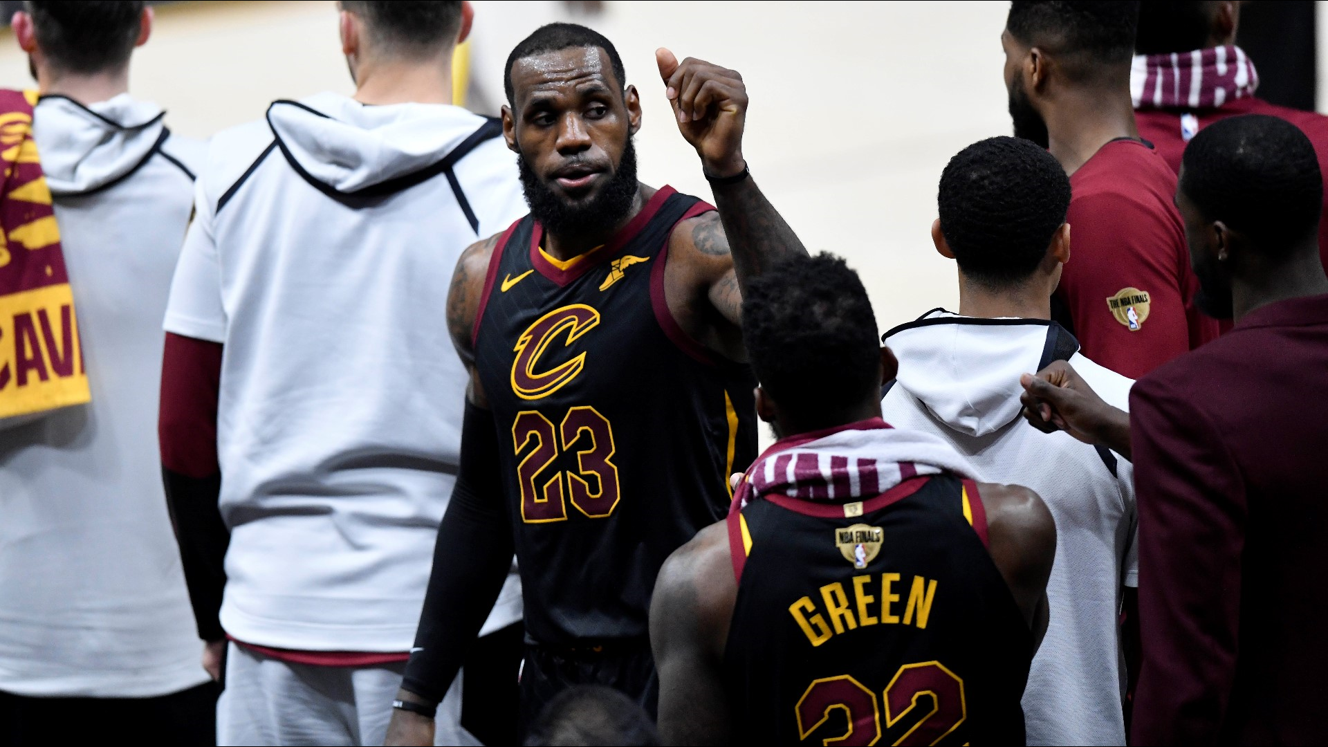 LeBron James receives standing ovation, MVP chants, as he checks out of ...