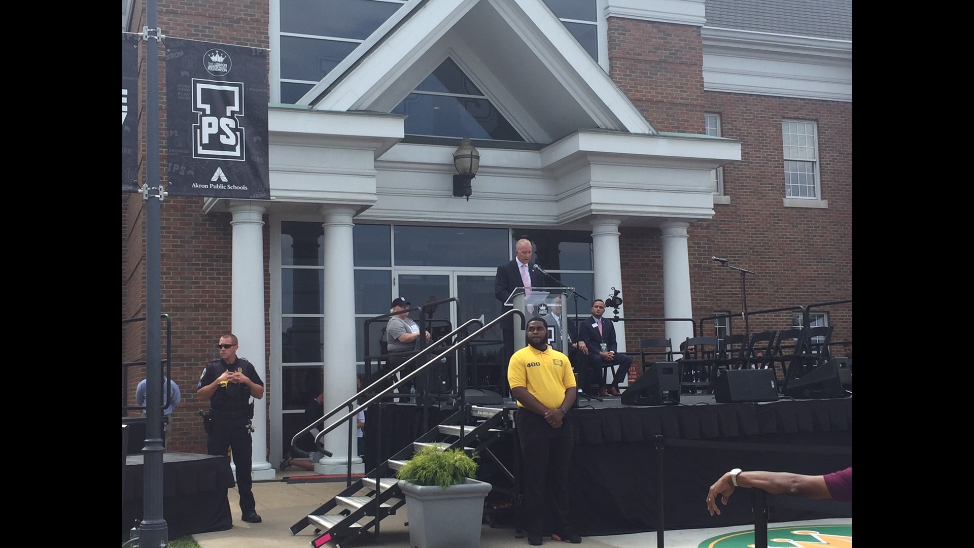 LeBron James' I PROMISE School opens in Akron | wkyc.com