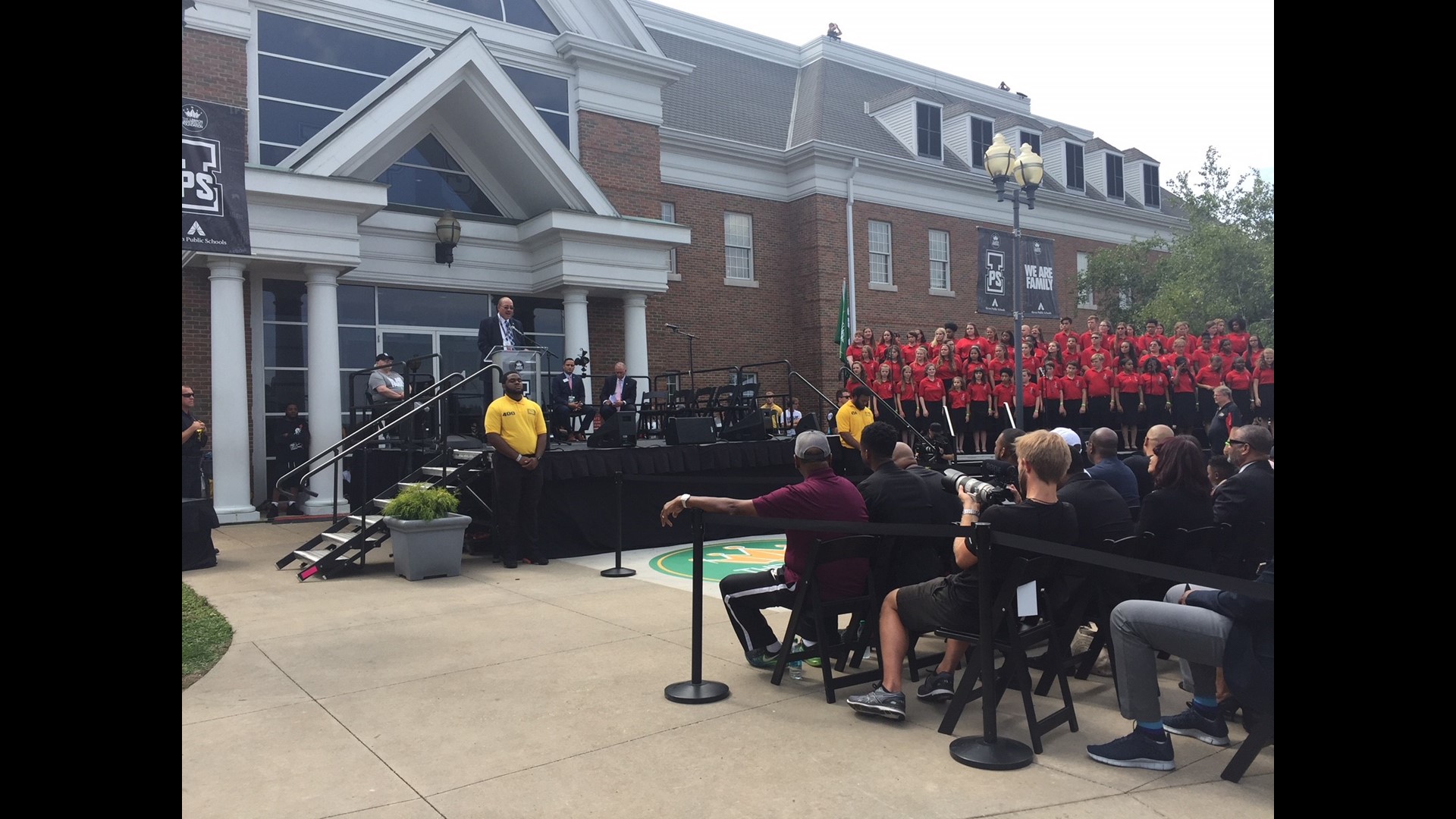 LeBron James' I PROMISE School opens in Akron | wkyc.com