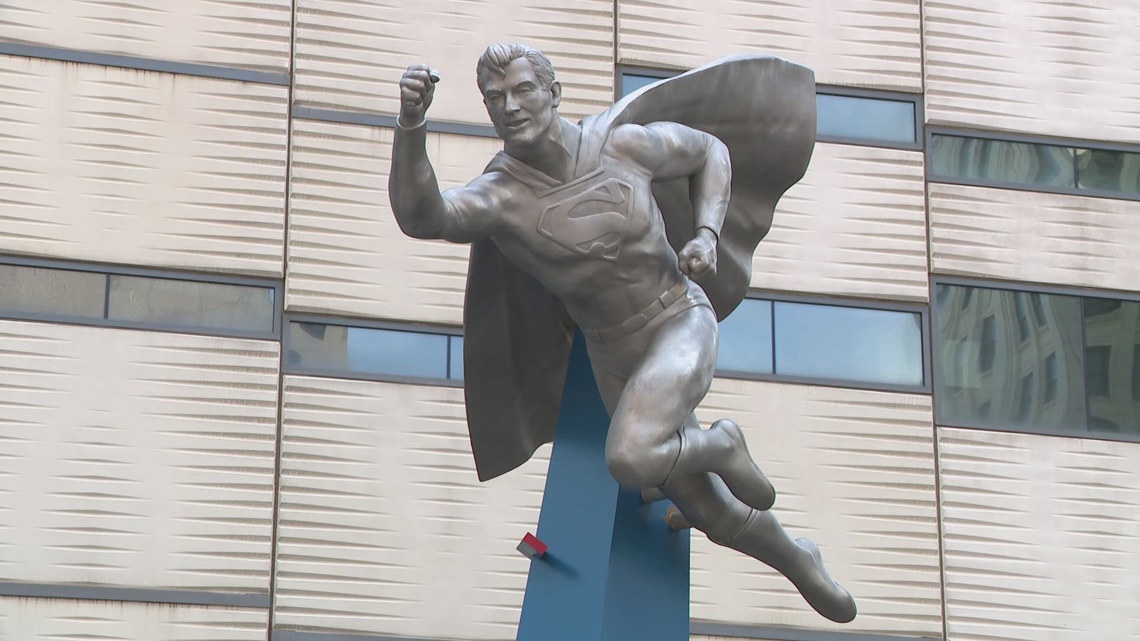 Cleveland unveils tribute to Superman with newly unveiled statue | wkyc.com