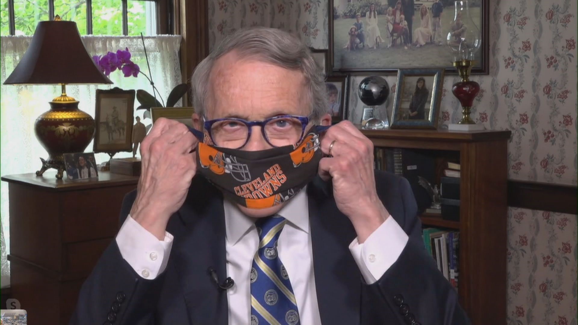 Watch: Ohio Gov. Mike DeWine dons Cleveland Browns mask in interview ...