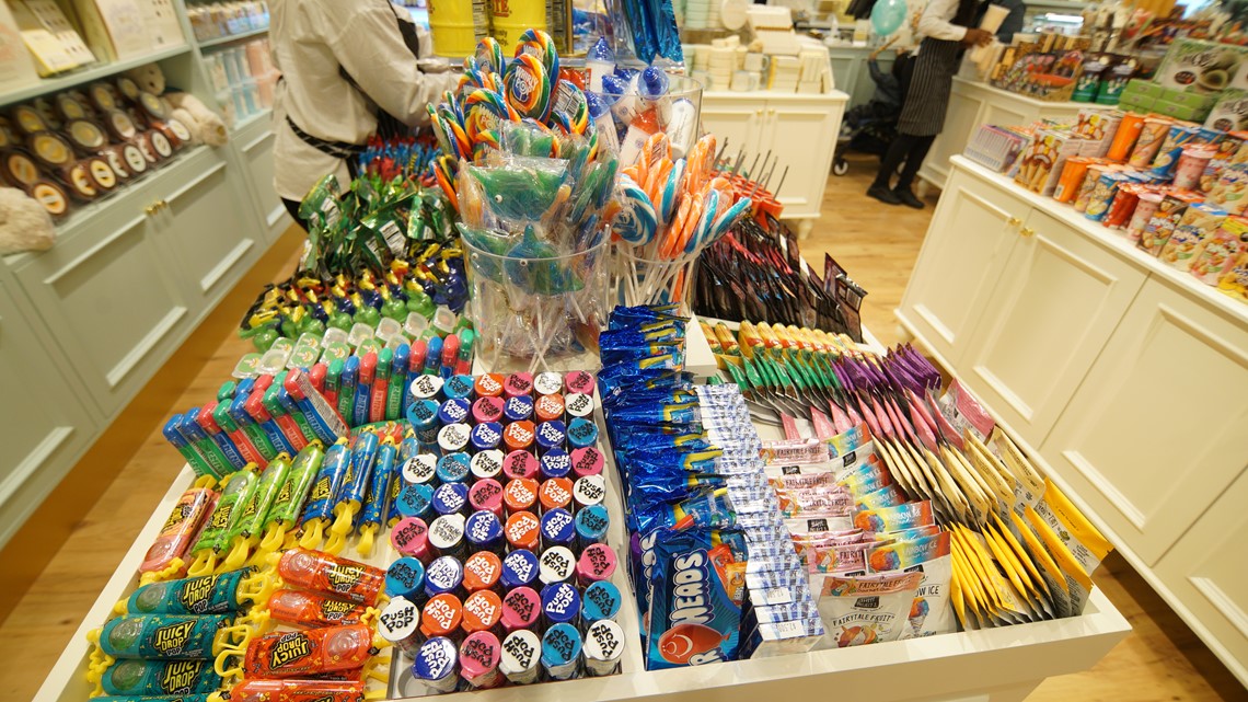 FIRST LOOK | Lolli & Pops candy store opens at Beachwood Place | wkyc.com