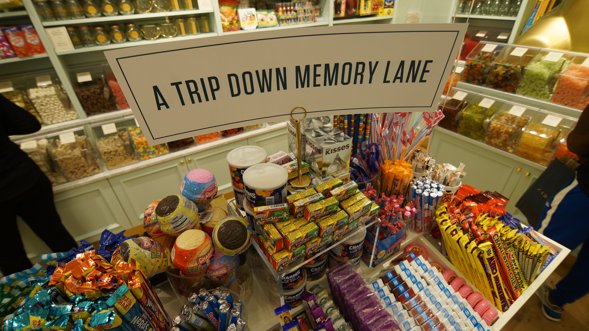 FIRST LOOK | Lolli & Pops candy store opens at Beachwood Place | wkyc.com