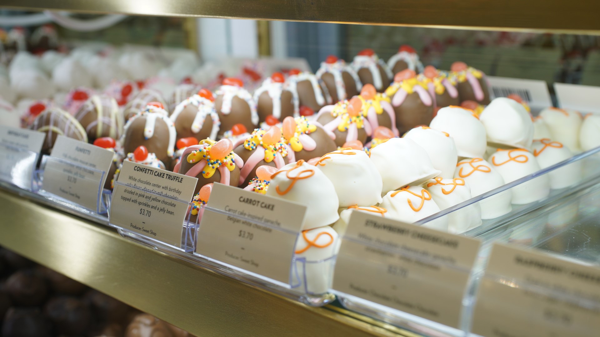 FIRST LOOK | Lolli & Pops candy shop opens at Beachwood Place | wkyc.com