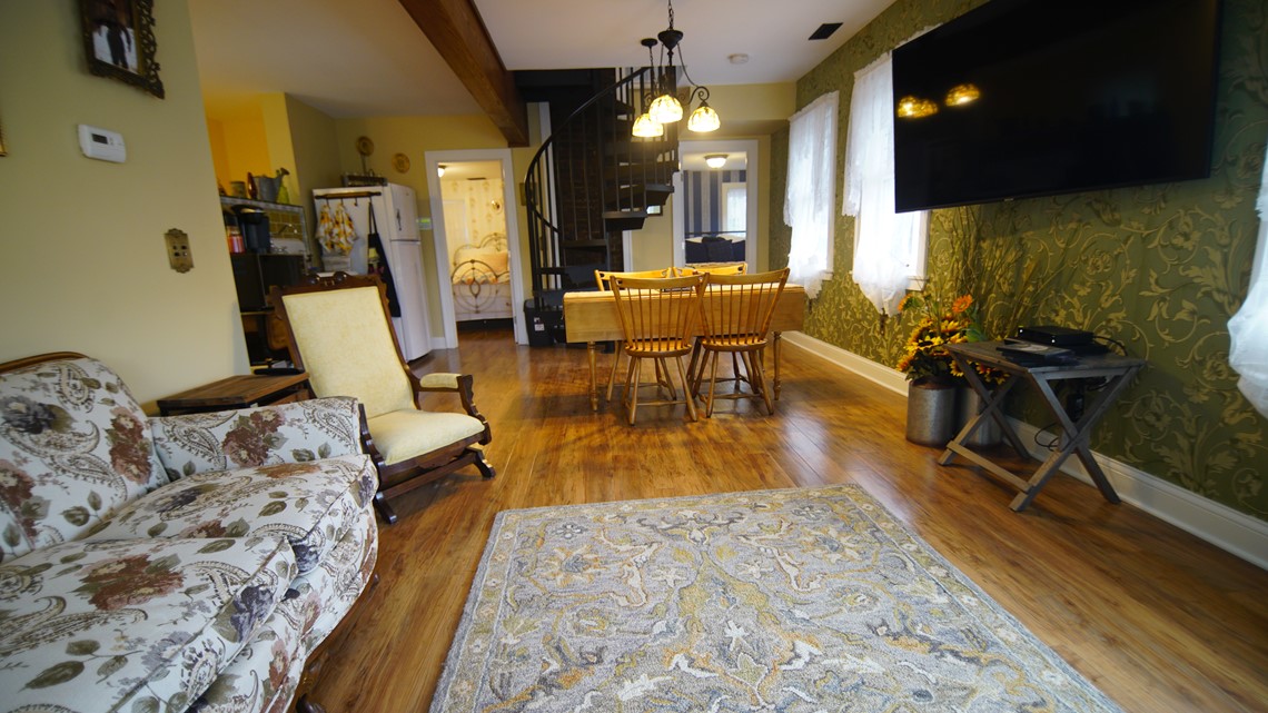 A Christmas Story movie house goes on sale in Cleveland, Ohio | wkyc.com